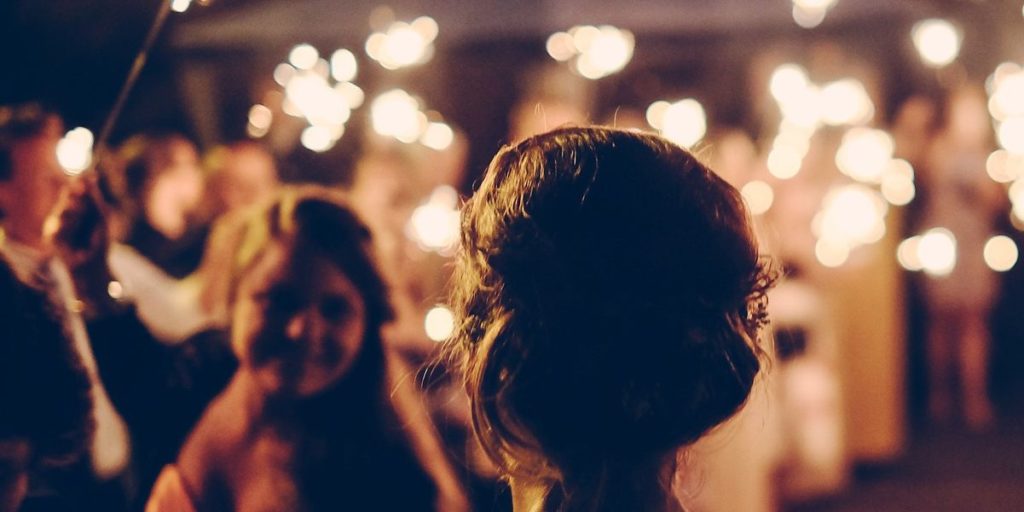 Tates: Influencerin Katy Devlin bringt eigene Marke | Shots Magazin